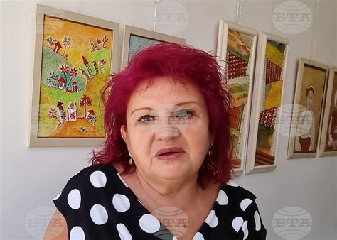 В сливенската галерия Седем е подредена изложба на колажи с шевици Утро