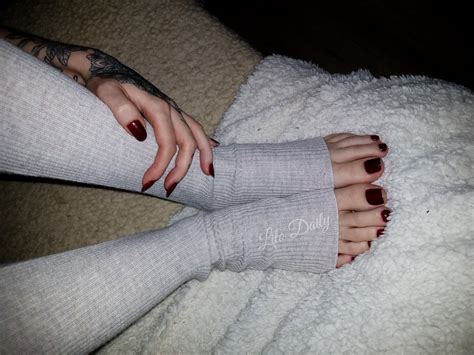 Matching Nails On Handsandfeet 🖤 R Hands