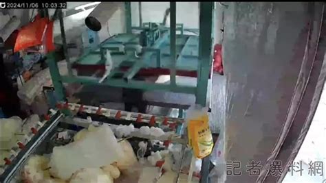 影／工安意外！棉被加工機突掉落 江西男工人遭砸全身骨折