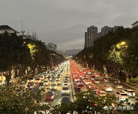 导航软件为什么这么神？不仅能知道前方堵车，指示红绿灯秒数 知乎