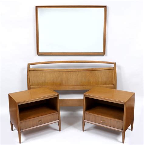 Lot Raymond Sobota For John Stuart Inc Bedroom Set
