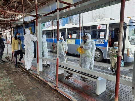 Автобусны буудлуудыг тусгай цэвэрлэгээний бодис шүршигч төхөөрөмжөөр