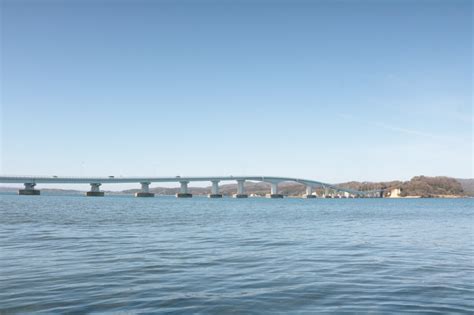 波穏やかな七尾湾に架かる能登島大橋 街かどニュース こみみ情報局