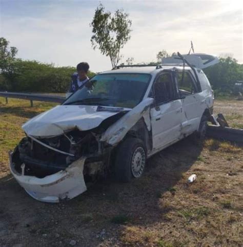 အမြန်လမ်းမကြီးတွင် ကားတစ်စီး အရှိန်လွန်ကာ လမ်းဘေးသံဘယ်ရီယာတုံးများအား ဝင်တိုက်မှုဖြစ်ပွားခဲ့ရာ