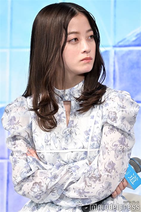 画像5871 橋本環奈、美デコルテ大胆披露 25歳誕生日投稿に「可愛い」「おめでとう」の声 モデルプレス