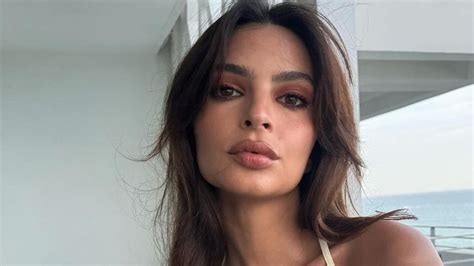 Emily Ratajkowski Shares New Naked Selfie On Instagram Stories