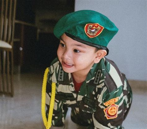 Potret Gala Sky Pakai Seragam Tni Niat Tampil Garang Malah Bikin Gemas