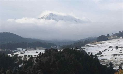 En Plena Primavera Nieve Pinta De Blanco El Nevado De Toluca El