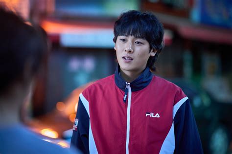 Lee Jung Ha Is A Goalkeeper Who Only Has Eyes For Hyeri In Upcoming