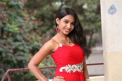 shruti jha hot stills photo 55 of 105