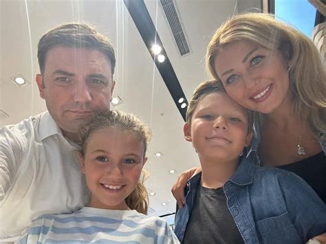 БУЈАР ОСМАНИ ПО ТРЕТ ПАТ СТАНА ТАТКО Министерот за надворешни работи ја сподели радосната вест