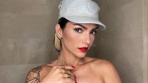 Kelly Key Exibe Corp O Com Foto Antiga E Web Pira