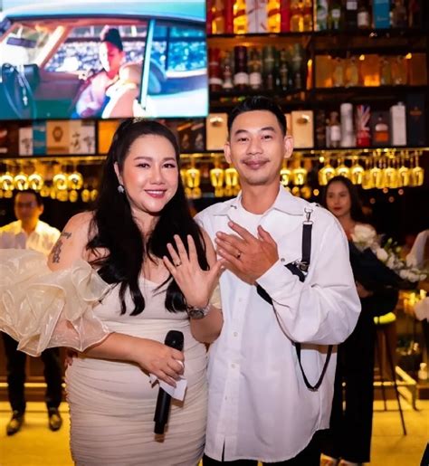 ดาราสาวรุ่นใหญ่ ไม่รอช้า ทำเซอร์ไพรส์ ขอแฟนหนุ่มแต่งงานเอง ไทยนิวส์