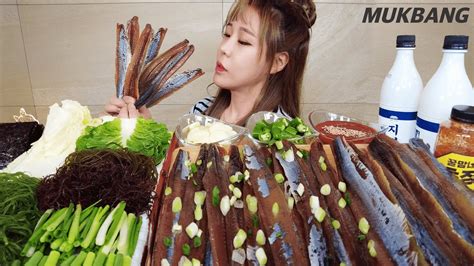 Sub 과메기 철이 돌아왔어요~ 쫀득쫀득 과메기에 막걸리는 필수 먹방 Half Dried Saury Makgeolli