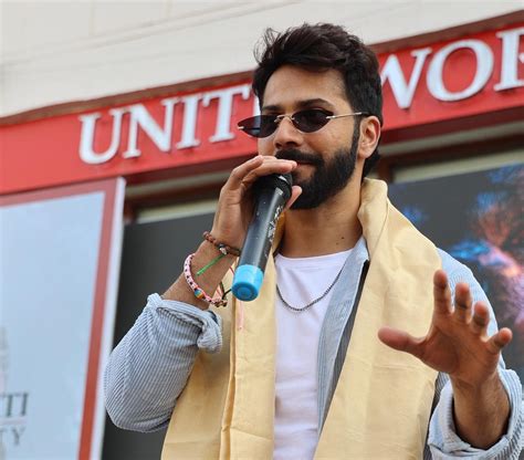 Pin By Krishni Patel On Varun Varun Dhawan Varun Bollywood
