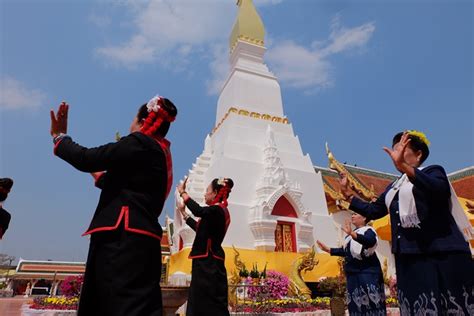เสริมสร้างความมั่งคั่งในชีวิต นมัสการ วัดพระธาตุเชิงชุมวรวิหาร