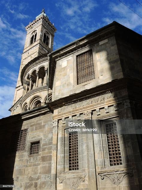 베 르 가모오래 된 도시 이탈리아에서 가장 아름 다운 도시 중 하나입니다 롬바르디아 주입니다 종탑과 대성당의 돔 이라고 산타 마리아 마조레 0명에 대한 스톡 사진 및 기타