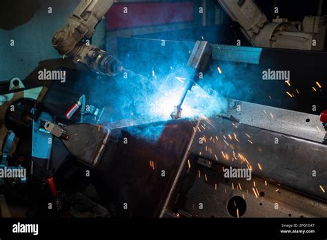 Robot De Soudage Industriel Le Robot Codé Pour La Soudure Fonctionne