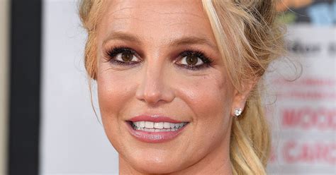 Nicht verführerisch aber eine seltsame Pose Britney Spears spreizte