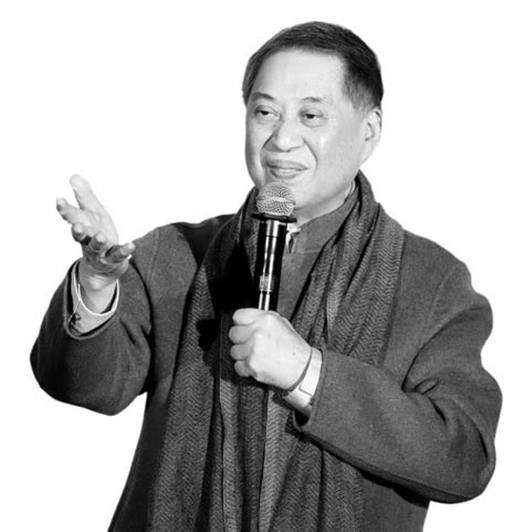 东方明珠粉红灯光为上海女性绽放