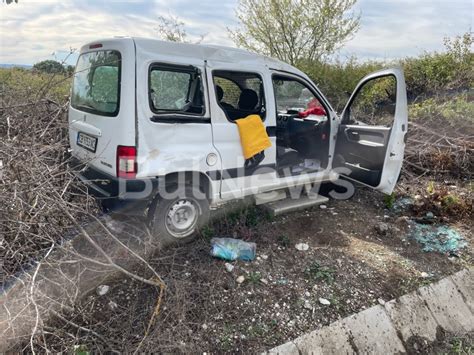 От последните минути Служебна кола на Топливо изхвърча от пътя край Враца снимки