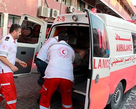طواقم الدفاع المدني تنتشل جثة عامل بعد سقوطه في كسارة حجارة بمحافظة بيت
