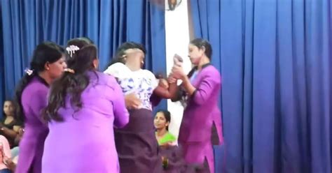 ‘ජේසු බලවත් තෝ පලයං යකෙක් එලවන දේව මෙහෙයක් කාන්තාවක් බිම දමා