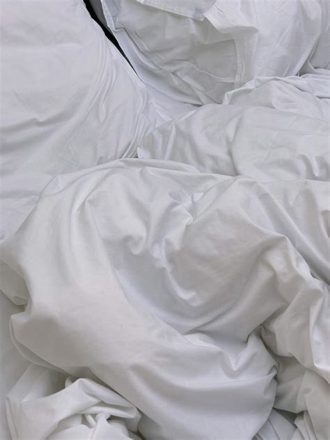 실내 가구 가벼운 개인적인 고요한 구겨진 담요 디자인 따뜻한 리넨 미니멀리스트 배경 베개 부드러운