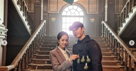 정해인x지수 보기만 해도 흐뭇해지는 케미다정한 투샷