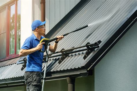 4 Of The Best Metal Roof Coatings To Use On Your Roof