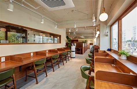 화이트우드톤 깔끔한 디자인의 30평 스터디카페인테리어 견적