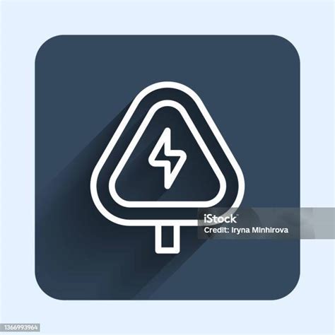 긴 그림자 배경으로 격리된 화이트 라인 고전압 기호 아이콘입니다 위험 기호 삼각형의 화살표입니다 경고 아이콘입니다 파란색 정사각형 버튼 벡터 경계 표지에 대한 스톡 벡터