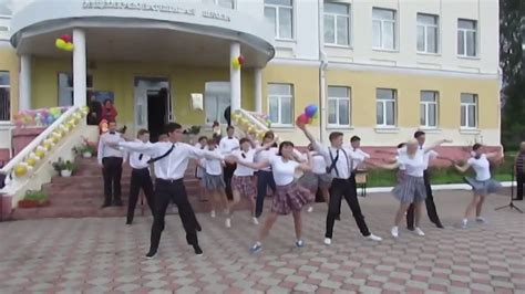 Зажигательный танец выпускников Учительнице Youtube
