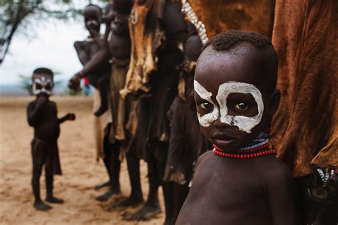 نظرة على صور نادرة تكشف عادات قبلية غريبة في إثيوبيا Cnn Arabic