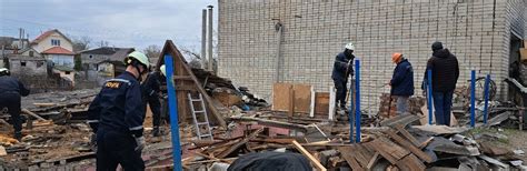 У Запоріжжі окупанти обстріляли район кладовища постраждали двоє людей