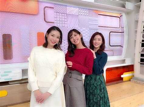 新井恵理那さんのインスタグラム写真 新井恵理那instagram 「先月は秋の行楽だったけど、今朝の衣装が緑と赤で並ぶとクリスマス