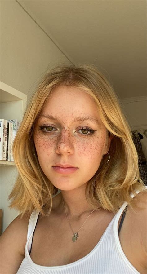 Blonde With Freckles Tattoo Ideen Klein Tattoo Ideen