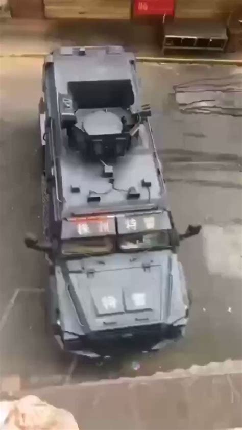与国内朋友聊天谈起国内林林总总荒谬和残酷他将信将疑说了一句话他就不怕民意吗我呵呵了全国水灾救援杯水车薪可曾有任何高层官员第一时间