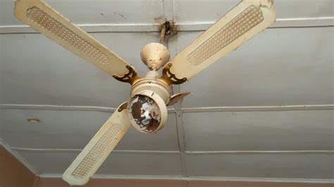 Smash Classic Ceiling Fan At An Abandoned House Youtube