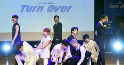 포토 배드 가이 무대 선보이는 원더나인