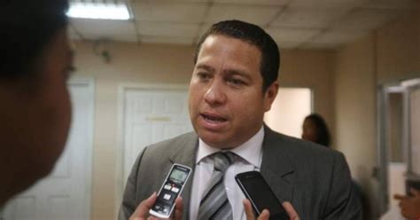 Piden No Subastar Autos De Los Rosenthal