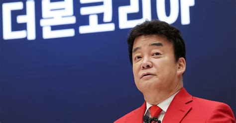 ‘사흘 천하로 끝… 백종원의 ‘더본코리아 주가 하락