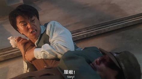 他是“夺命剪刀脚”发明人，英年早逝，曾教周星驰“打爆”周比利黄炳耀