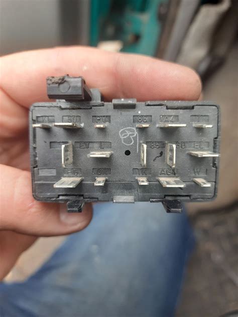 Кнопка включения свечей накала (мотор) реле 137 — Volkswagen Multivan ...