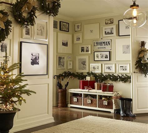 50 Fresh Festive Christmas Entryway Decorating Ideas