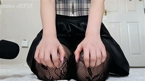 Sexy Girl Asmr Skirt Scratch Eporner