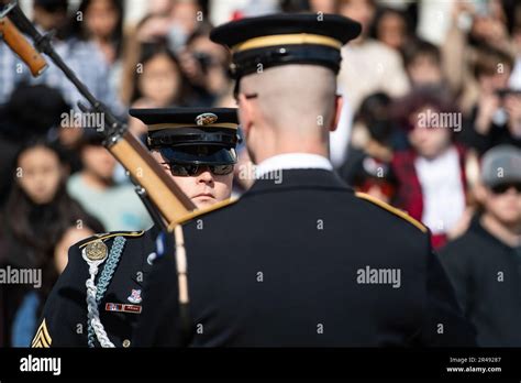 Tomb Guards From The 3d Us Infantry Regiment The Old Guard Conduct