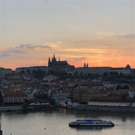 동유럽 체코 프라하 여행 정보 프라하 가을 9월10월겨울 11월12월1월2월 날씨옷차림and준비물크리스마스마켓꿀팁and일출일몰시간 야경 스폿 카를교 올드타운