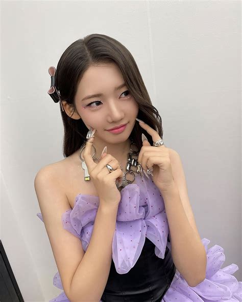 더쿠 베이비몬스터 인스타 업뎃 로라 치키타