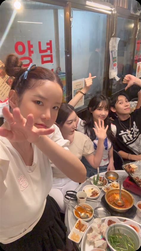 정하은 지금 서로 이기려고 배틀중인뎁 ⫬⫬⫬⫬⫬⫬ 여기서 누가 킹받는 주인공이 될 수 있을까요옹 😲 1 태진 2 하은 ㅡ뿌꾸머리 3 파이 ㅡ 쌈 먹는애 4 은진 ㅡ